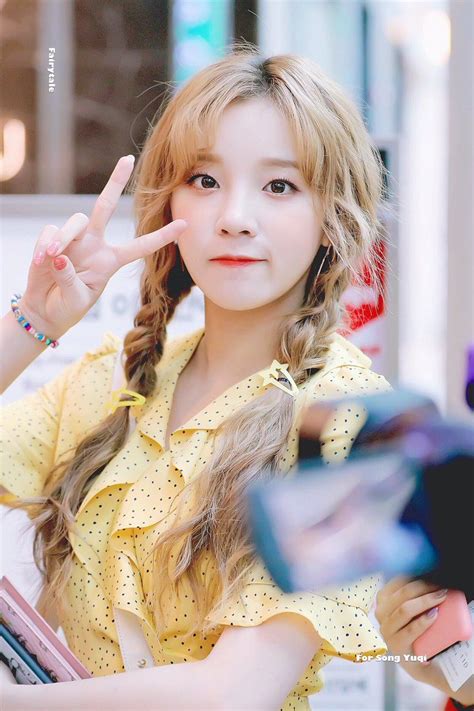 Yu Qi © Fairytale 여자아이들 G I Dle 우기 Yuqi Kpop Girls G I Dle