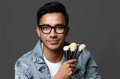 Perjalanan Karier Bubah Alfian Pemuda Jember Yang Kini Jadi MUA Kondang Langganan Selebriti Stylo
