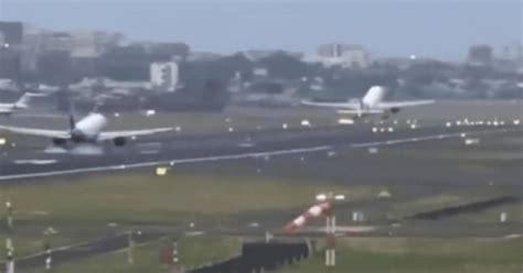 몇 초 차이로 참사 피했다한 활주로 두 비행기 아찔 장면