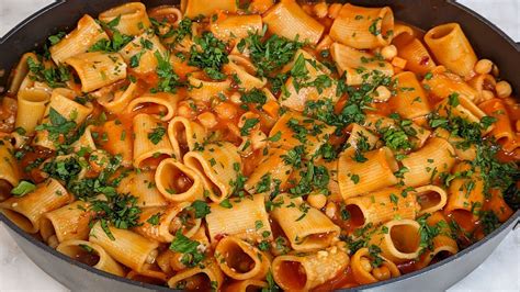 One Skillet Pasta With Chickpeas Ceci Rachael Ray Recipe