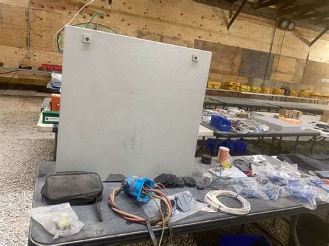 Tbl Lot Electrical Closure 20 Amp Breakers Metric Decontactor Wire