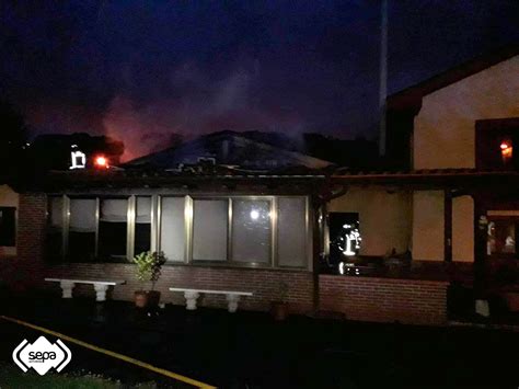Un Incendio Calcina Un Garaje Y Tres Coches En Su Interior Digital De