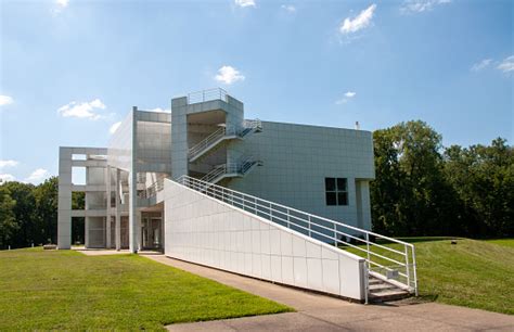 Atheneum Dirancang Oleh Arsitek Richard Meier Berfungsi Sebagai Pusat Pengunjung Untuk New