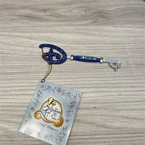Disney Store Cinderella Key 70th Anniversary Limited Edition Brand New £5 00 Picclick Uk