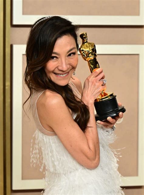 Por Que Tudo Em Todo O Lugar Ao Mesmo Tempo Ganhou O Oscar ELLE Brasil