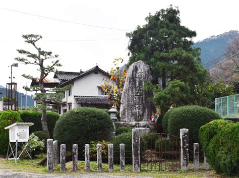 2b238 旧水内村慰霊碑