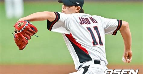 사진 역투하는 장현석 조선비즈