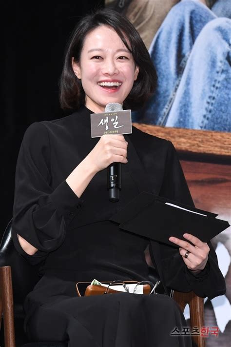 문지애 아나운서 해사한 미소 영화 생일 제작보고회