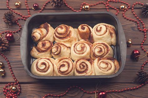 원시 계 피 롤입니다 준비 과정unbaked 반죽 대기 Befor 제빵 새 해 분위기 0명에 대한 스톡 사진 및 기타 이미지 Istock