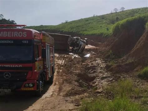 Motorista Morre Ao Ser Ejetado De Carro Em Capotamento Na SC 108