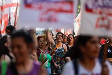 Mujeres Alzan La Voz En Latinoamérica En Contra De Los Feminicidios Y