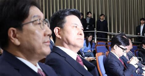 ‘친윤 권성동 새 원내대표 선출탄핵 정국 강대 강 대치 예고
