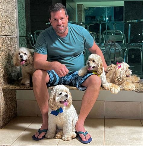 Jovem é Preso Após Invadir Casa De Vizinho E Esfaquear 3 Cachorros Em