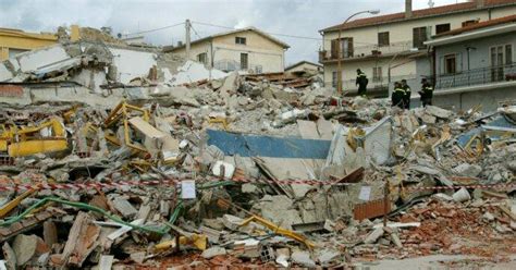 20 Anni Fa Il Crollo Della Scuola Di San Giuliano Un Dolore Che Non Si