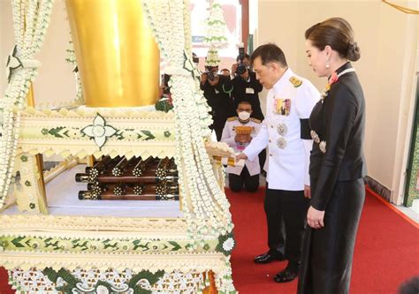 Photo Gallery ในหลวง พระราชินี พระราชทานเพลิงศพ พลเรือเอก หม่อมเจ้าปุสา