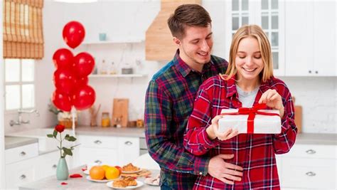 Что подарить женщине на день рождения: 100+ идей оригинальных и ...