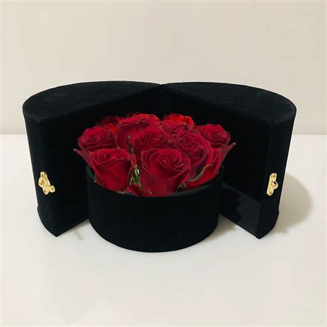 باکس گل رز مخملی سورپرایزی گل رز درجه یک سرای گل