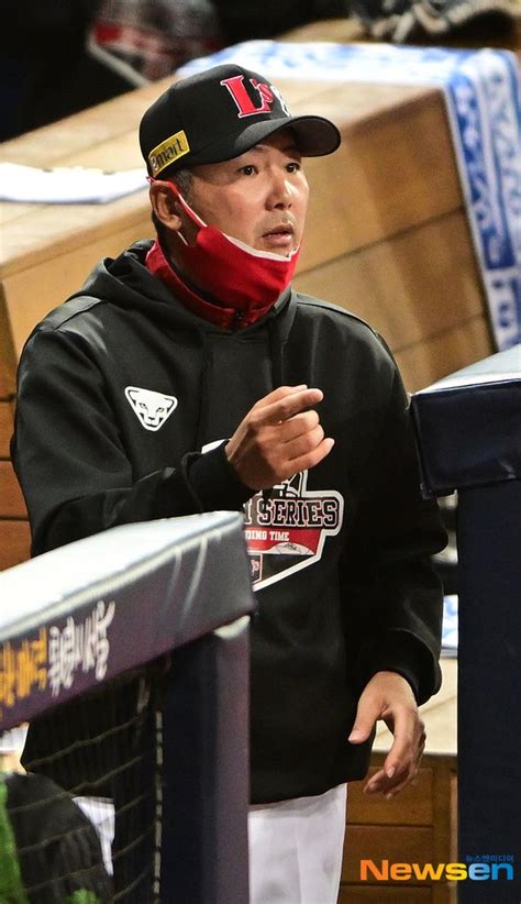 김원형 감독 추가점에 박수 포토엔hd 네이트 스포츠