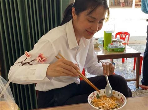 Nhan S C Hi N T I C A M Nh N T Ng Tuy N B P Nh N T O H N X U T Nhi N