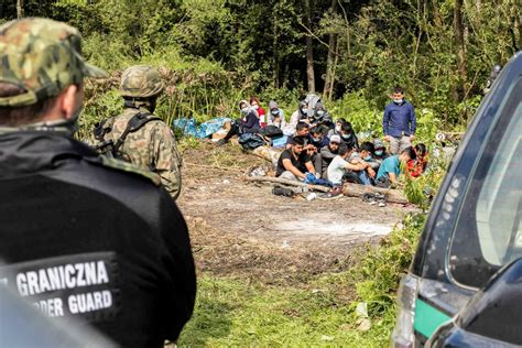 MSWiA wysyła SMS y do migrantów Wracaj do Mińska Wracaj do domu