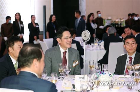 윤석열 대통령과의 만찬 간담회 참석한 이재용 삼성전자 회장 연합뉴스