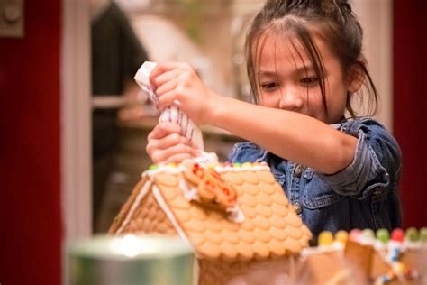 Gingerbread House Decorating Class The Ritz Carlton Visit Naples