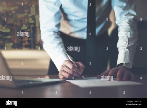Einen Deal Machen Stockfotos Und Bilder Kaufen Alamy