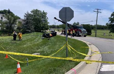 Man Dies After Suv Strikes Curb And Goes Into Retention Pond In Wauconda