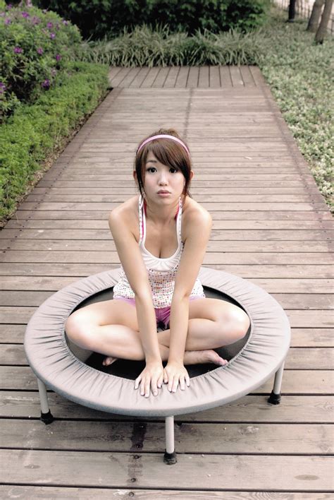 性感女神與閨密齊晒比堅尼咀嘴誘惑 霸氣側漏上圍 頻傳負面新聞派福利挽人氣 星島日報