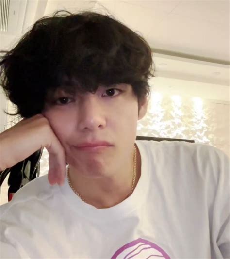 Taehyung Weverse Live 37 In 2024 Kim Taehyung Taehyung Kim