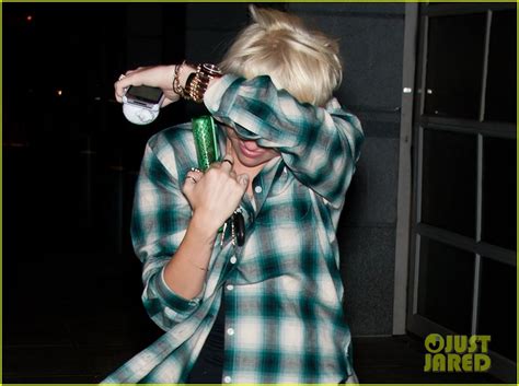 Miley Cyrus Hides Her Face After Haircut Photo 2701827 Liam