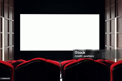 빈 스크린과 빨간 좌석 짙은 나무 패널 벽 브랜딩을 위한 미니멀한 디자인이 있는 현대적인 영화관 인테리어 3d 렌더링 0명에 대한 스톡 사진 및 기타 이미지 Istock