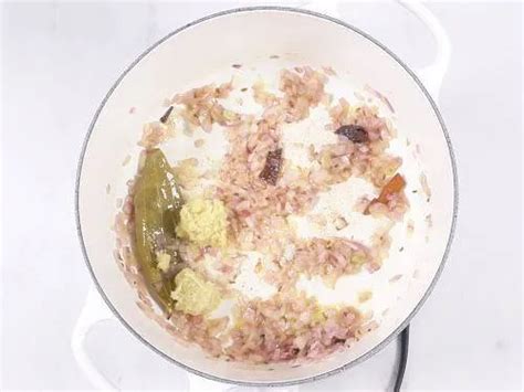Palak Chicken Chicken Saag Recipe Swasthi S Recipes