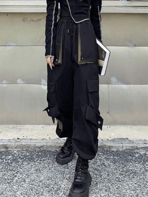 Patchwork Pocket Detail Cargo Pants