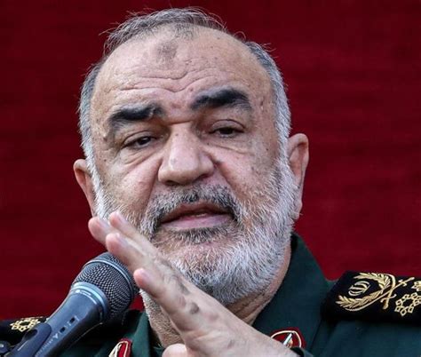 قائد الحرس الثوري الإيراني العدو يعتقد أن النظام سيسقط