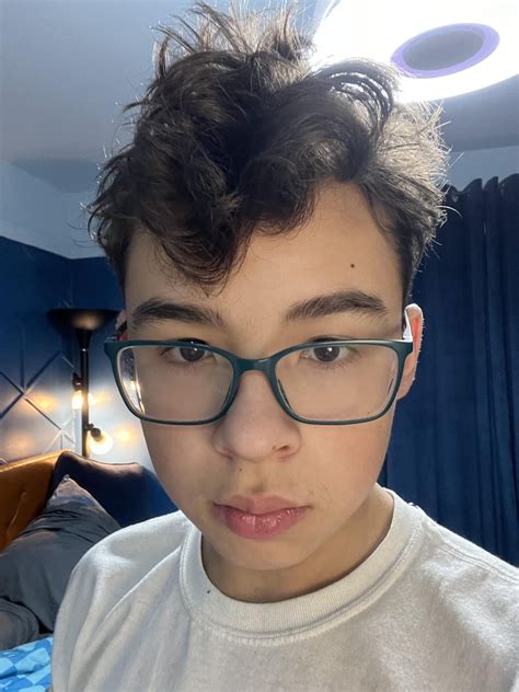 do i look like datable r teenagersbutpog