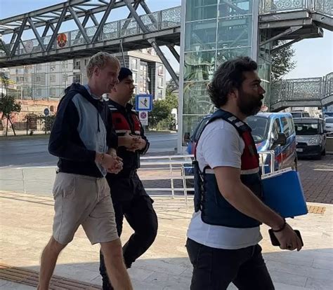 Alanya da Para Dolu Çanta Çalıp Kaçan Motosikletli Çarparak Öldürüldü