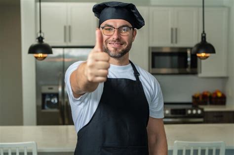 Gelukkige Chef Kok Met Duim Omhoog Portret Van Chef Kok Of Bakker Man
