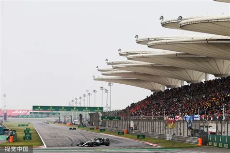 从2004年一号弯的观众，到2024年的f1正式车手！澎湃号·湃客澎湃新闻 The Paper