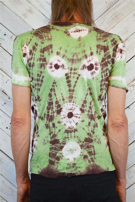 S Vintage Tie Dye T Shirt DEADSTOCK India Soft Tie Dyed Unisex Tee HIPPIE Shirt Pearl Button