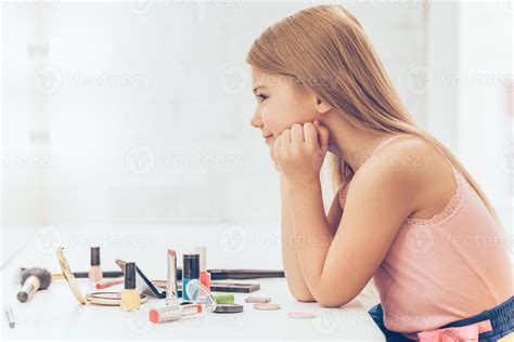 La Plus Belle Fille Du Monde Vue Latérale Dune Petite Fille Joyeuse