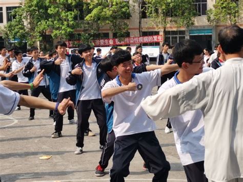 达州桥湾初级中学图片达州桥湾初级中学大山谷图库