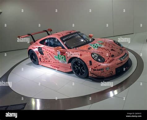 Rennwagen Porsche 911 GT3 RSR Mit Historischer Lackierung Von Porsche
