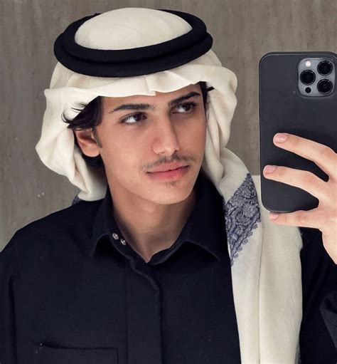 عبدالله الهاجري 🇸🇦👨🏻abdullah Al Hajry Hombres Atractivos Moda Ropa