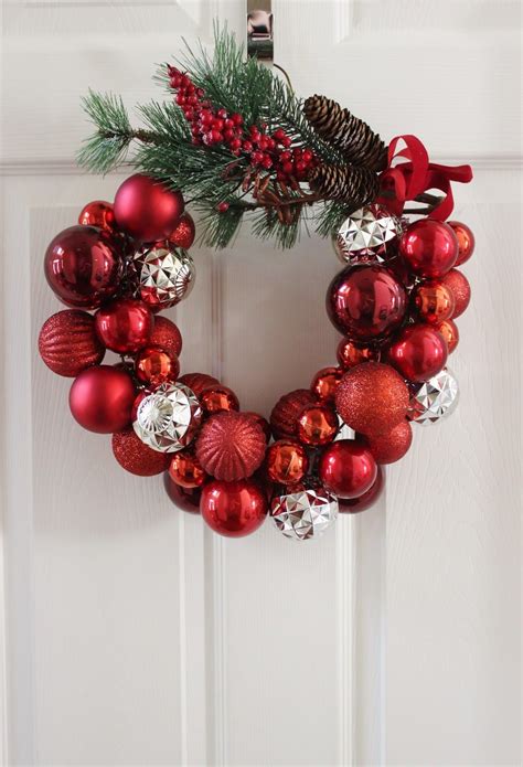10 ý Tưởng Xmas Door Decorations để Trang Trí Cửa Vào Mùa Giáng Sinh