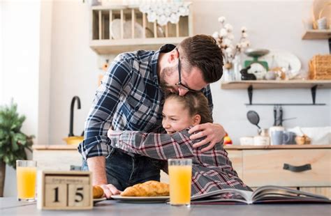 Pai E Filha Comendo Imagens Download Grátis No Freepik