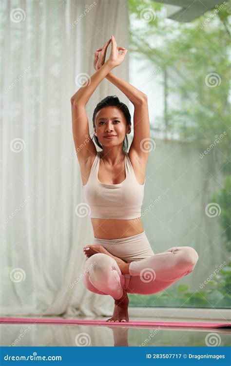 Woman Praciting One Leg Balance Pose Stock Image Image Of Practicing