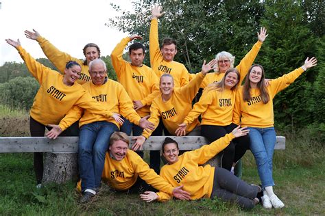 Staut Med Jubileumsrevy I Stort Format