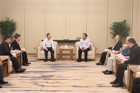 甘肃省公航旅集团与湖南路桥建设集团座谈并举行战略合作协议签约仪式