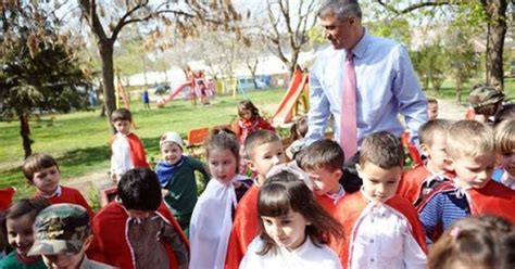 Thaçi Pyet A I Doni 300 Euro Kur Ta Bëni Një Bebe Telegrafi